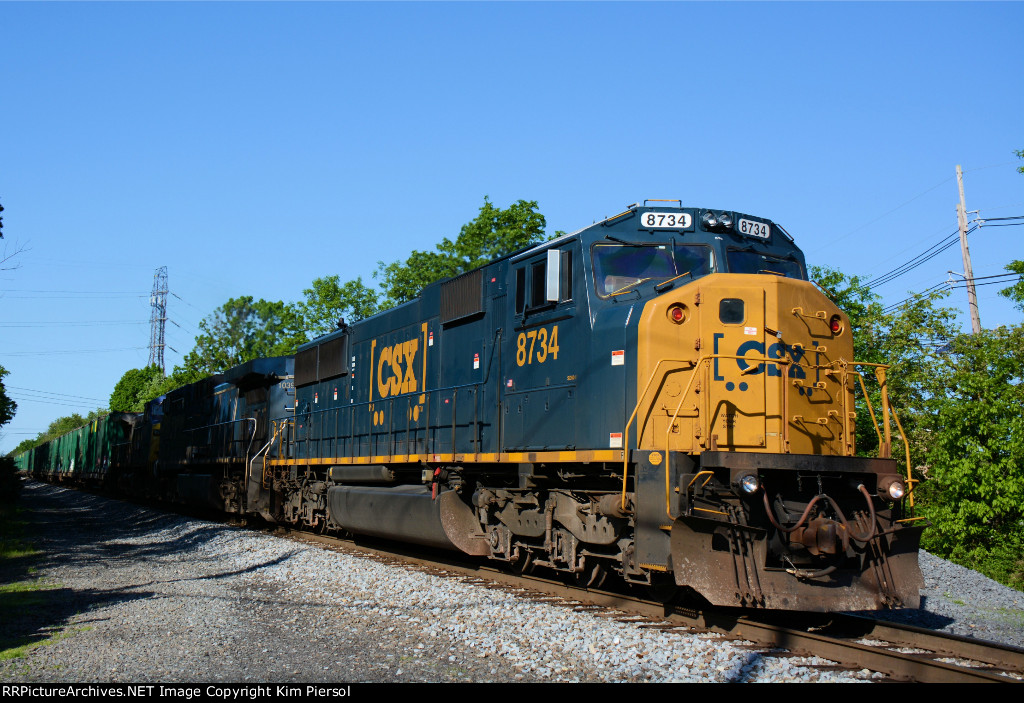 CSX 8734 Q702